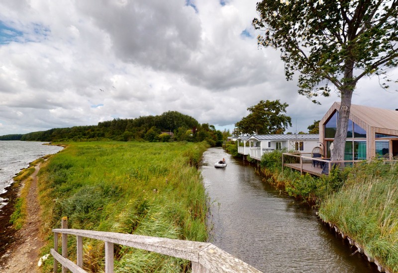 Tiny house aan het Veerse meer | bijzondere-overnachtingen.eu